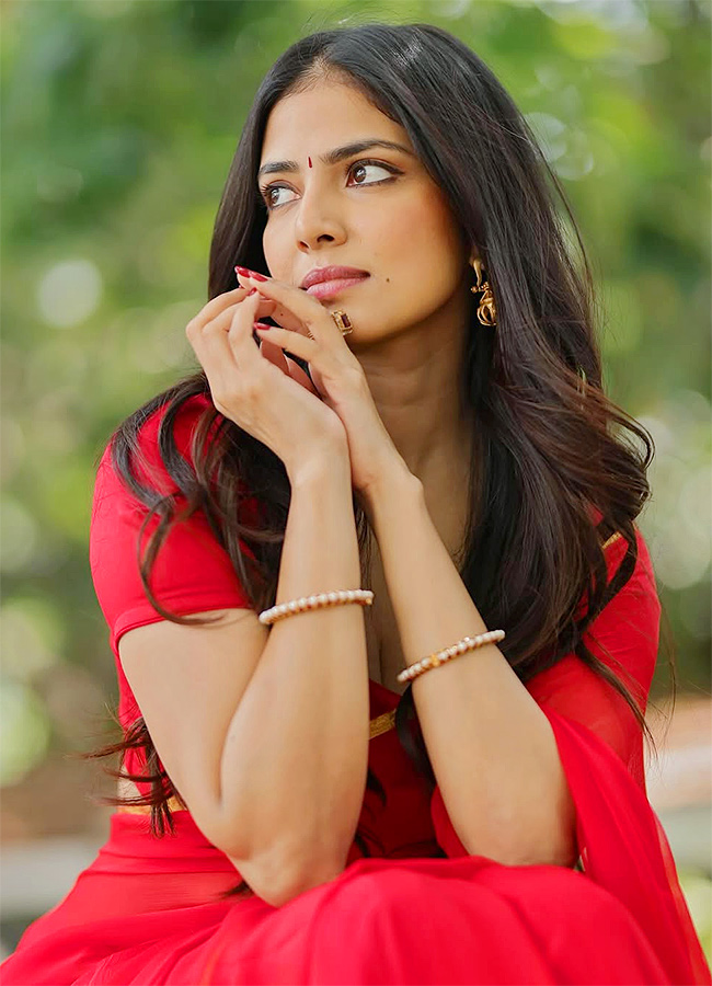 రాజాసాబ్‌ బ్యూటీ 'మాళవిక మోహనన్‌'కు మరో పేరు ఉంది తెలుసా (ఫోటోలు) | Actress Malavika Mohanan ...